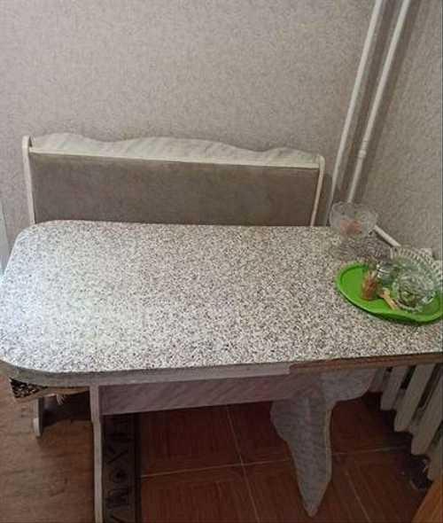 Кухонный стол со скамьёй