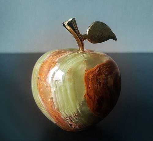 Яблоко из оникса сувенир пресс-папье, 9см