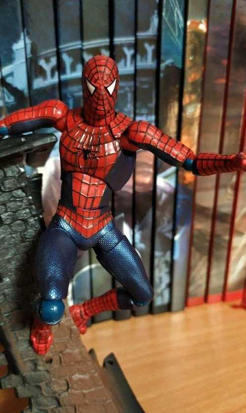 Фигурка Человека-Паука Revoltech Spider-Man