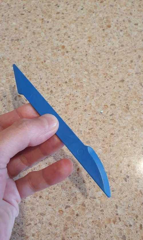 Пластиковый нож для вскрытия писем