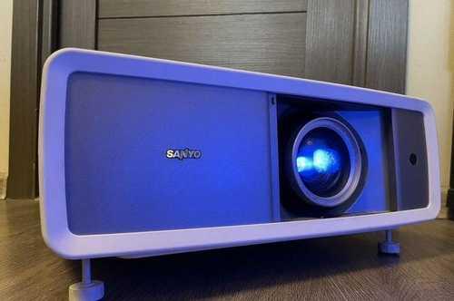 Проектор Sanyo PLV-Z800