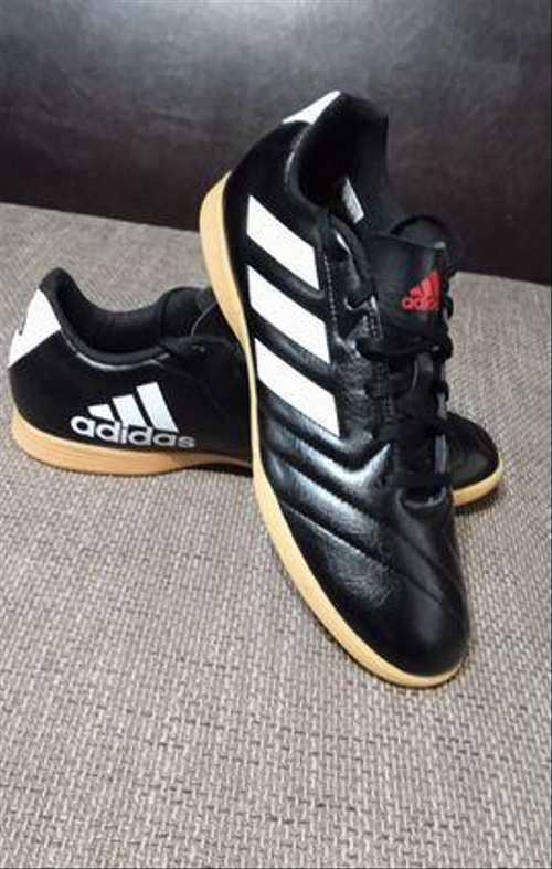 Кросовки adidas новые для футбола