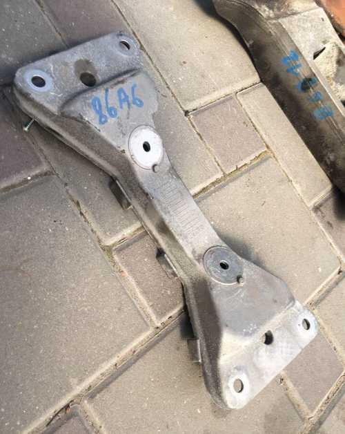 BMW F30 F20 F32 траверса МКПП на бмв 1,2,3 и 4 сер