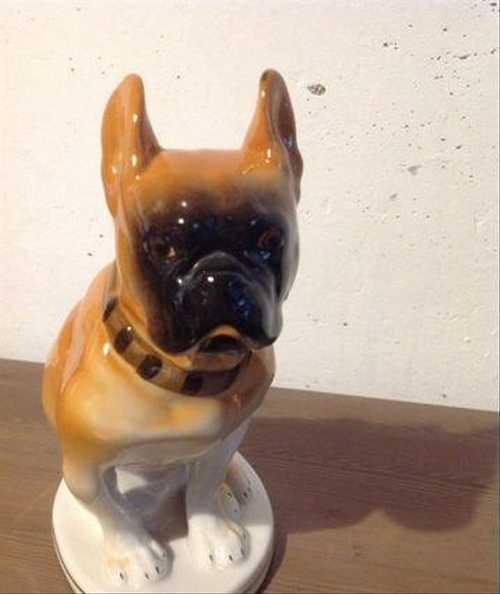 Фарфоровая статуэтка собака бульдог