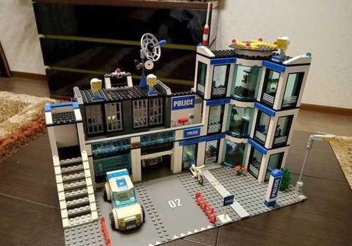 Lego City 7498 - Полицейский участок