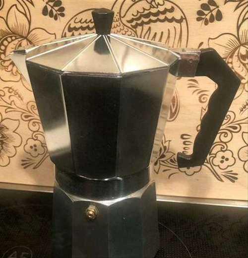 Кофеварка гейзерная большая