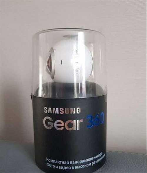 Компактная панорамная камера Samsung Gear360