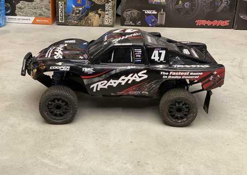 Traxxas Slash 4*4 радиоуправляемая модель