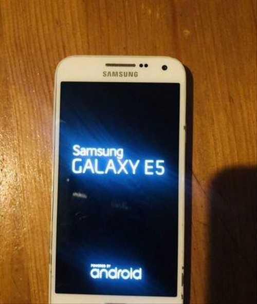 Телефон Samsung galaxy E5