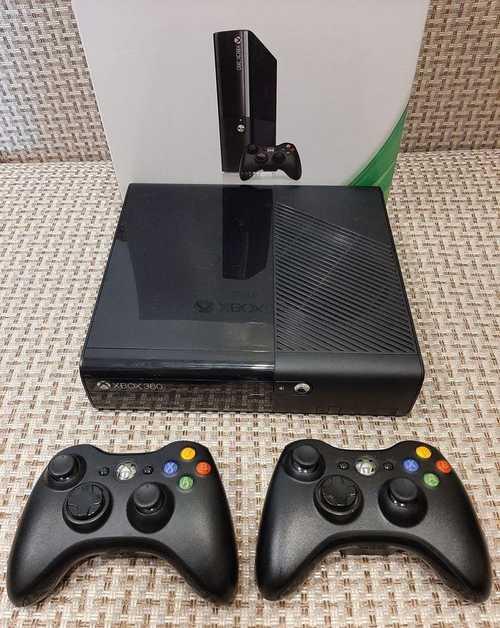 Xbox 360Е + 90 игр 2 джойстика