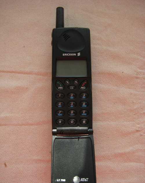 Винтажный мобильник 20 века Ericsson LX700