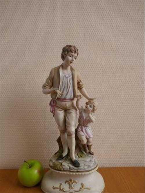 Фарфоровая статуэтка Мальчик и Юноша. 40 см