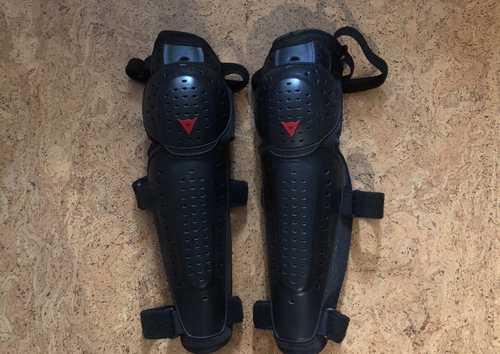Мотонаколенники Dainese