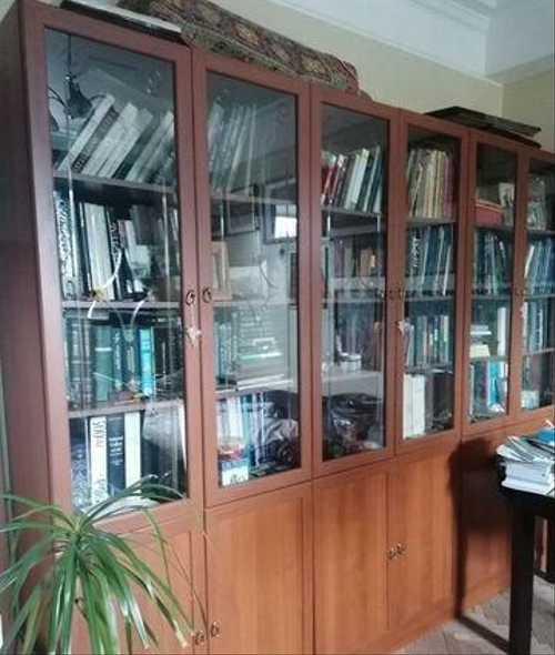 Книжные шкафы (библиотека)