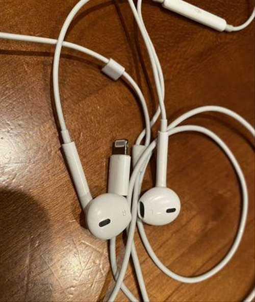 Проводные наушники apple