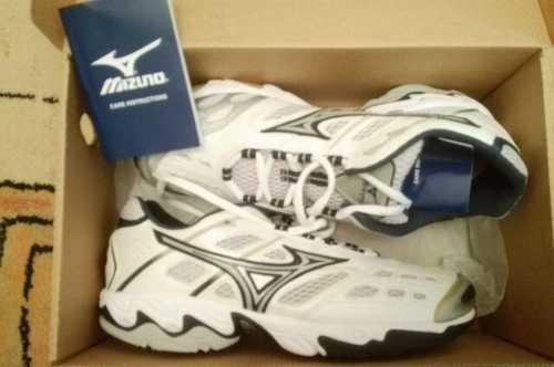 Новые кроссовки Mizuno