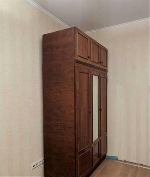 Большой платяной шкаф из СССР с зеркалом