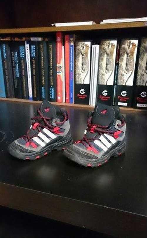 Утепленные кроссовки Adidas