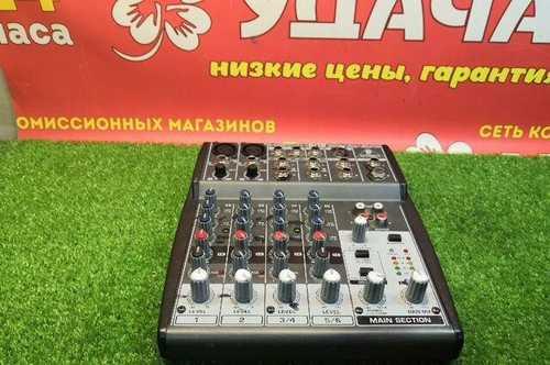 Микшерный пульт Behringer Xenyx 802