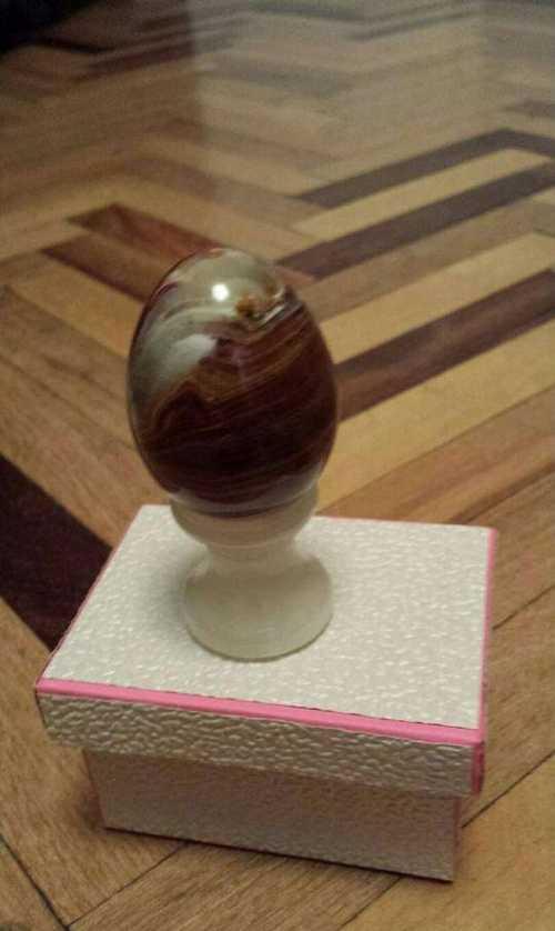 Яйцо пасхальное на подставке