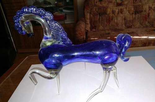 Статуэтка стеклянная лошадь синяя