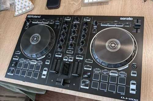 Dj контроллер Roland DJ 202