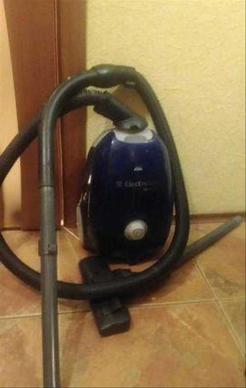 Пылесос Electrolux 1800W