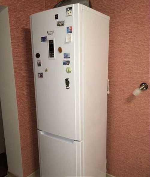 Холодильник Hot Point Ariston (без компрессора)
