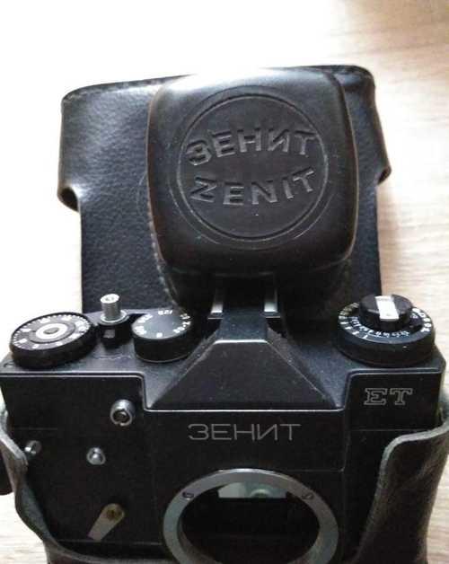 Зеркальный советский пленочный фотоапп-т зенит-ет