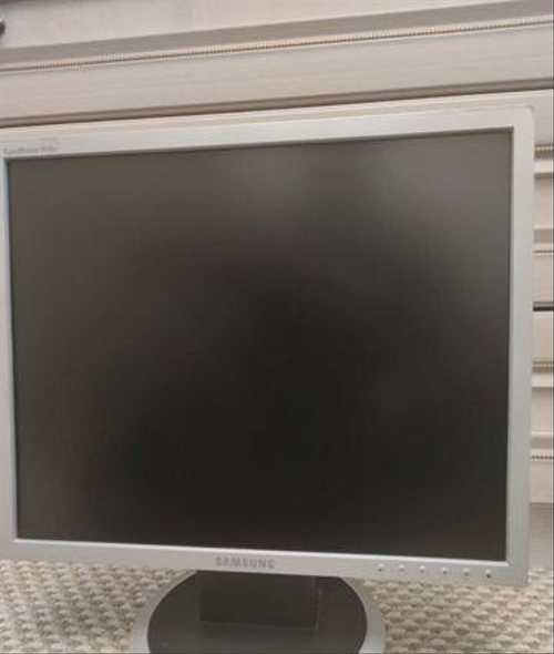 19" samsung SyncMaster 940BF