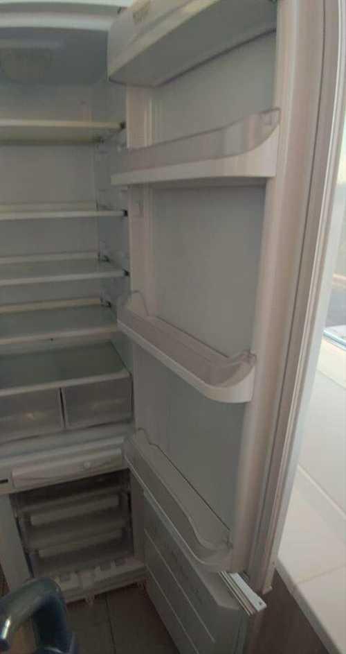 Встроенный холодильник Hotpoint ariston BCB182137