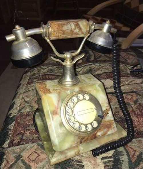 Антиквариный позолоченный телефон из Оникса