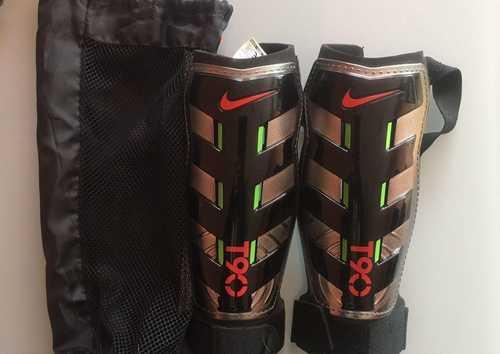 Футбольные щитки Nike T90