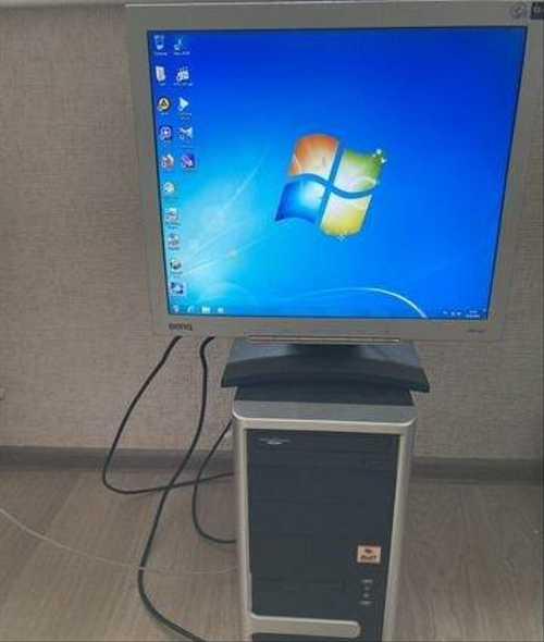 Офисный компьютер с монитором