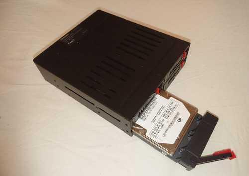 Бокс 5" в корпус, под 4 x 2,5" SATA HDD