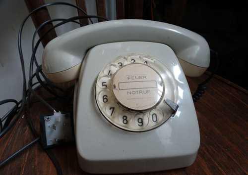 Телефон старинный дисковый времен СССР гдр