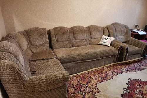Продаю угловой диван и кресло