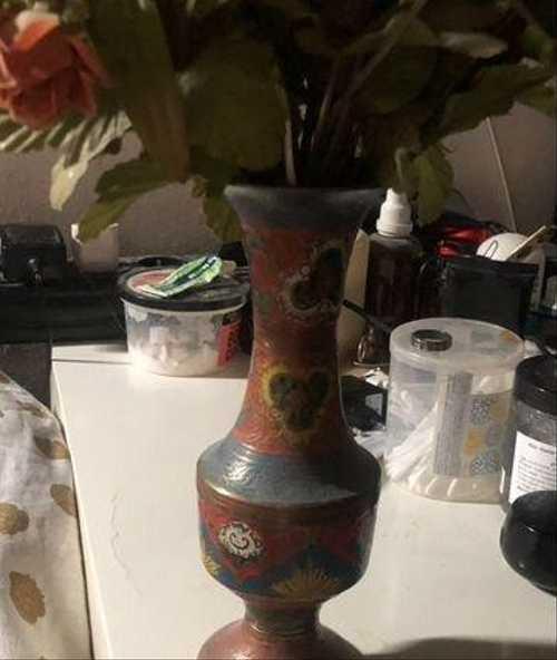 Бронзовая ваза с росписью