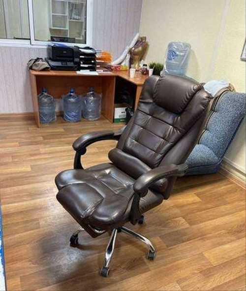 Кожанное кресло для руководителя с массажером