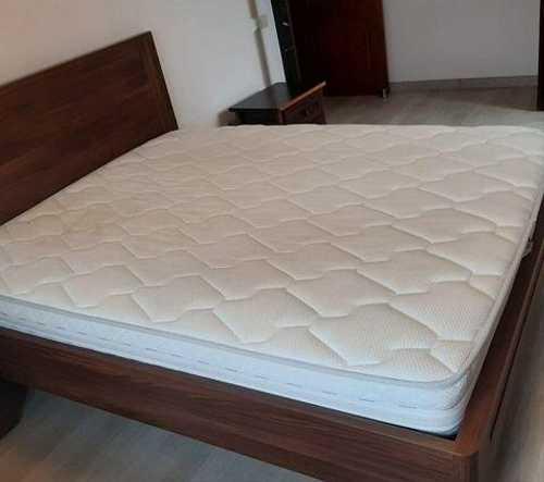 Кровать двухспальная с матрасом бу 160 200