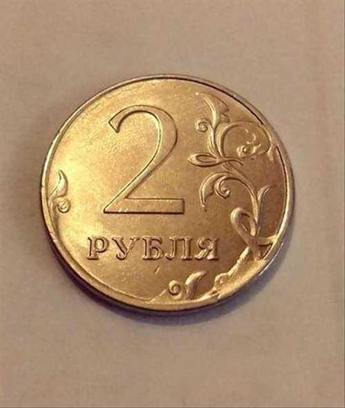 5 руб 2019 г. Выкрошка штемпеля на монете. Выкрошка штемпеля. Брак выкрошка на монете. Выкрошка штемпеля на монете 10 рублей.