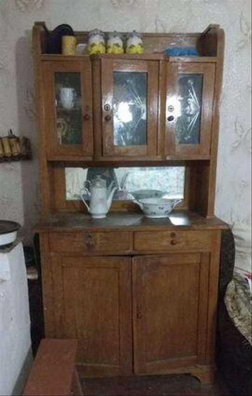 Старинный антикварный шкаф буфет