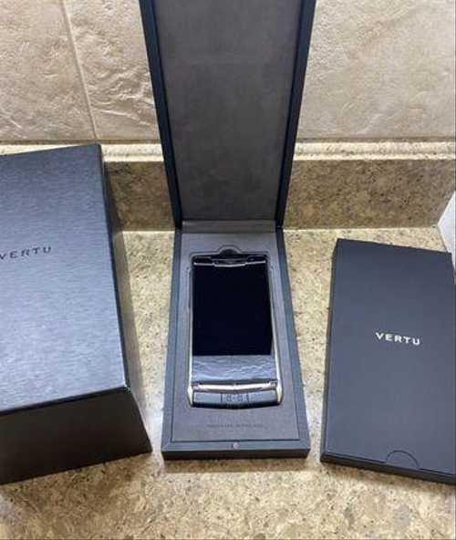 Vertu Signature Touch