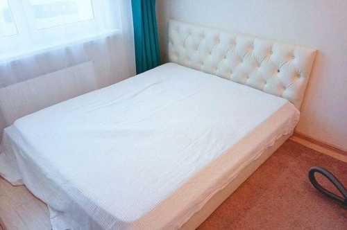 Кровать с коретной стяжкой белая