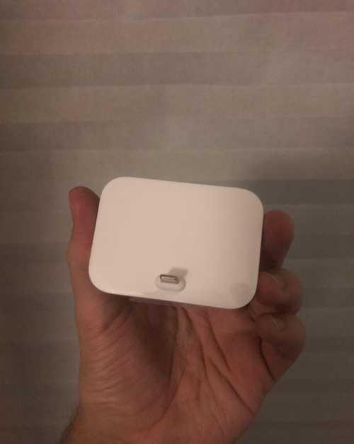 Apple iPhone Lightning Dock (Док-станция)