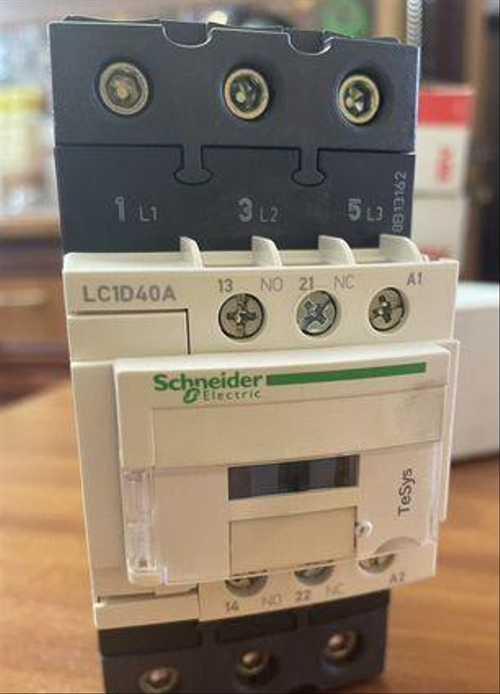 Пускатель (контактор) Schneider Electric LC1D40AM7