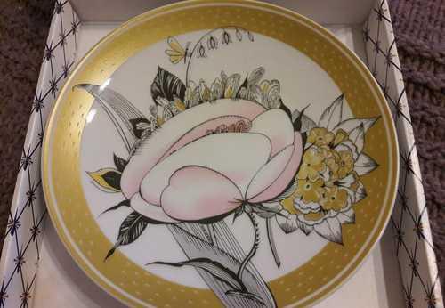 Новая тарелка настенная ифз (лфз) "Роза и бабочка