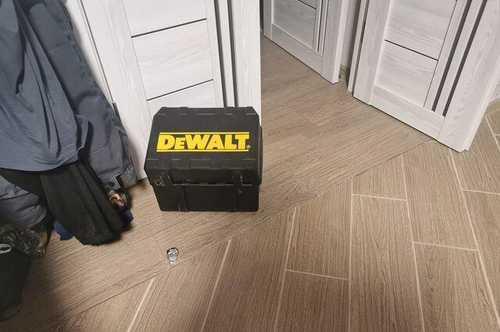 Продам электрорубанок dewalt D26500