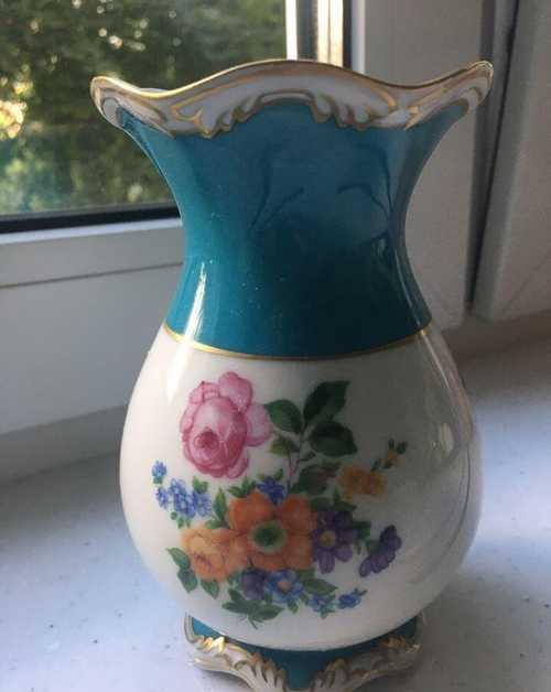 Фарфоровая настольная ваза