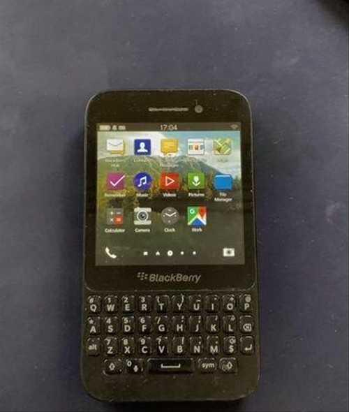 Qwerty телефон BlackBerry Q5